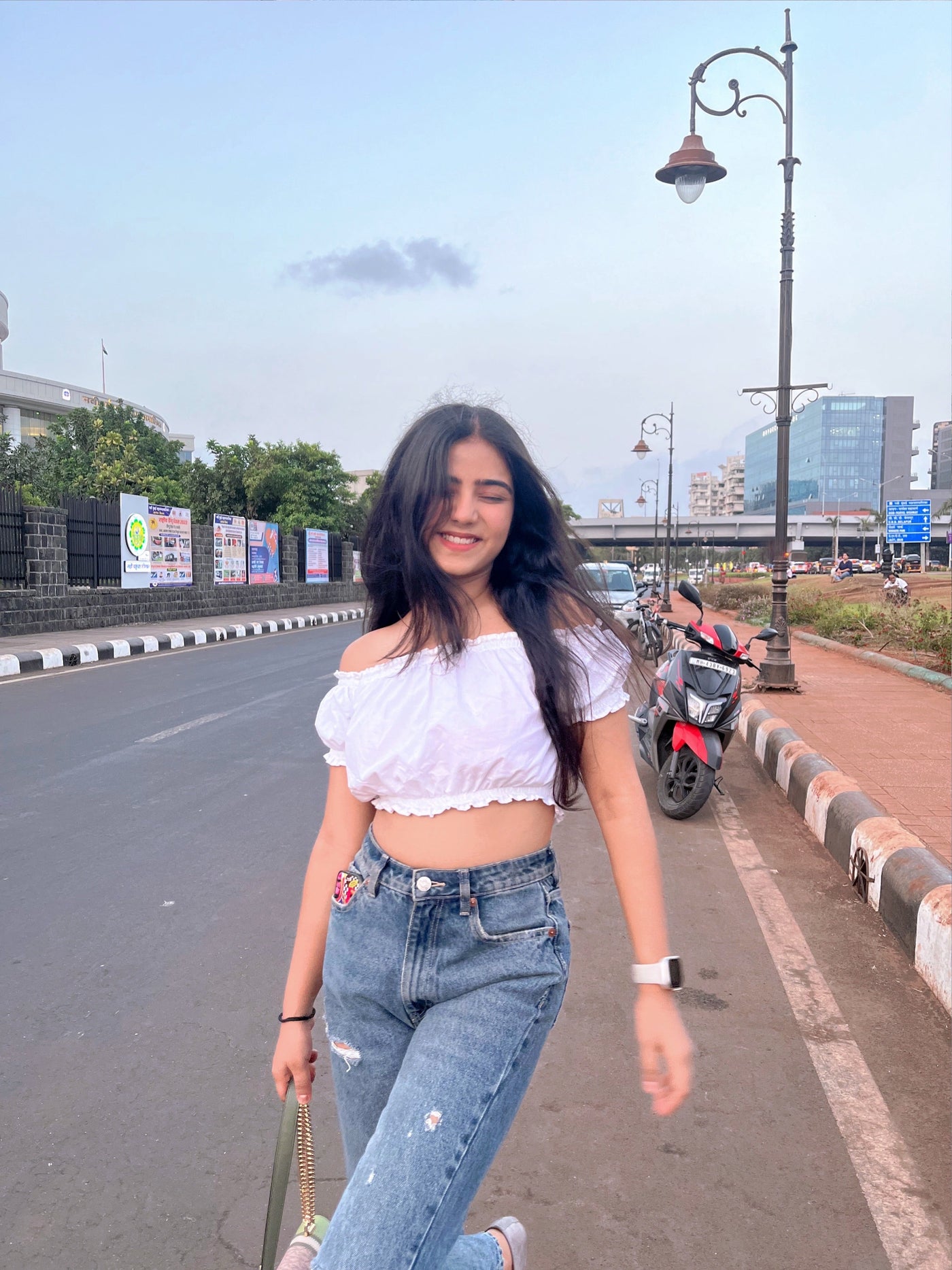 Sakshi Amarnani In Poplin Crop Top – InaayaJaipur